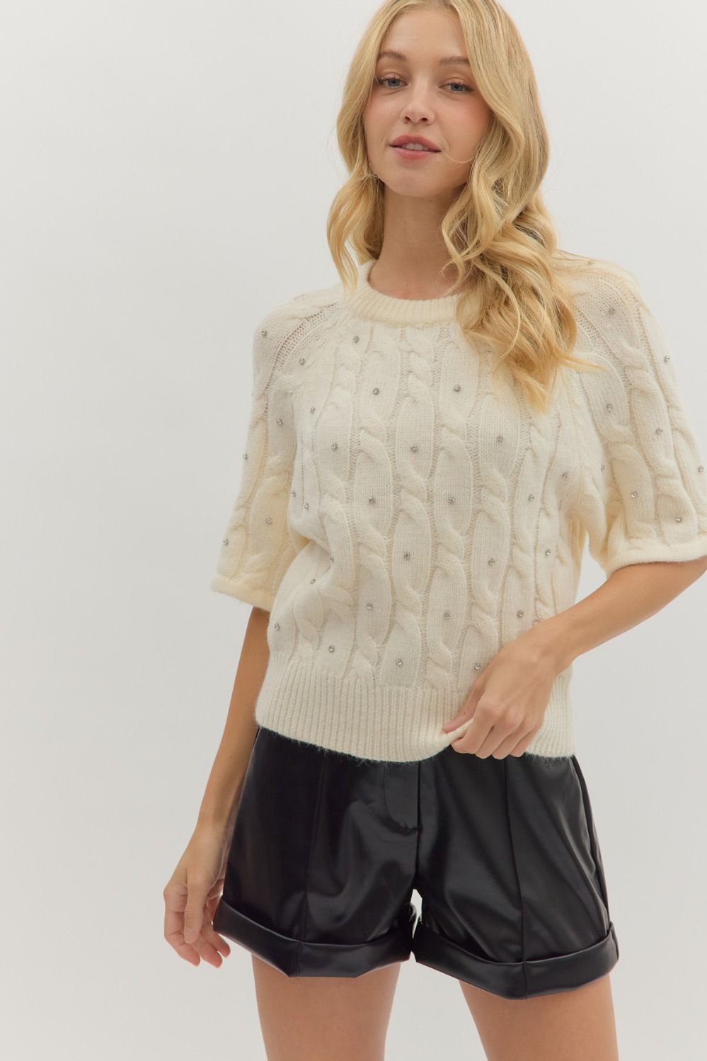 Entro Solid Short Sleeve Sweater With Accent In Cream – Craft Closet